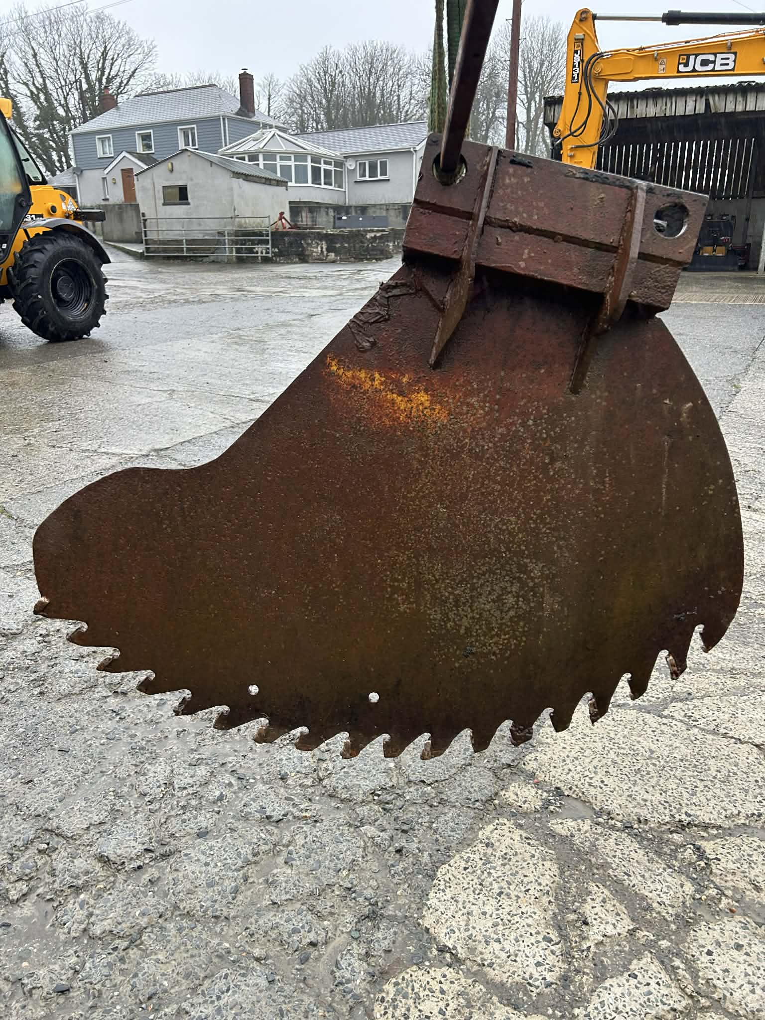 Road Saw to fit 5.5 – 8 ton digger - Dave Whitaker & Son Tractors LTD